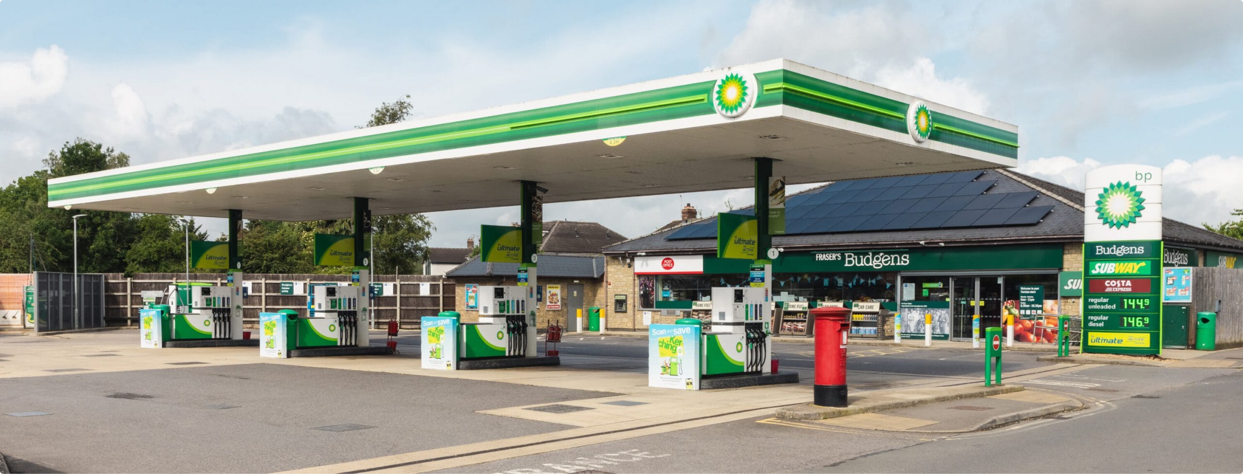 Three Mile Cross Store | Fraser's Budgens